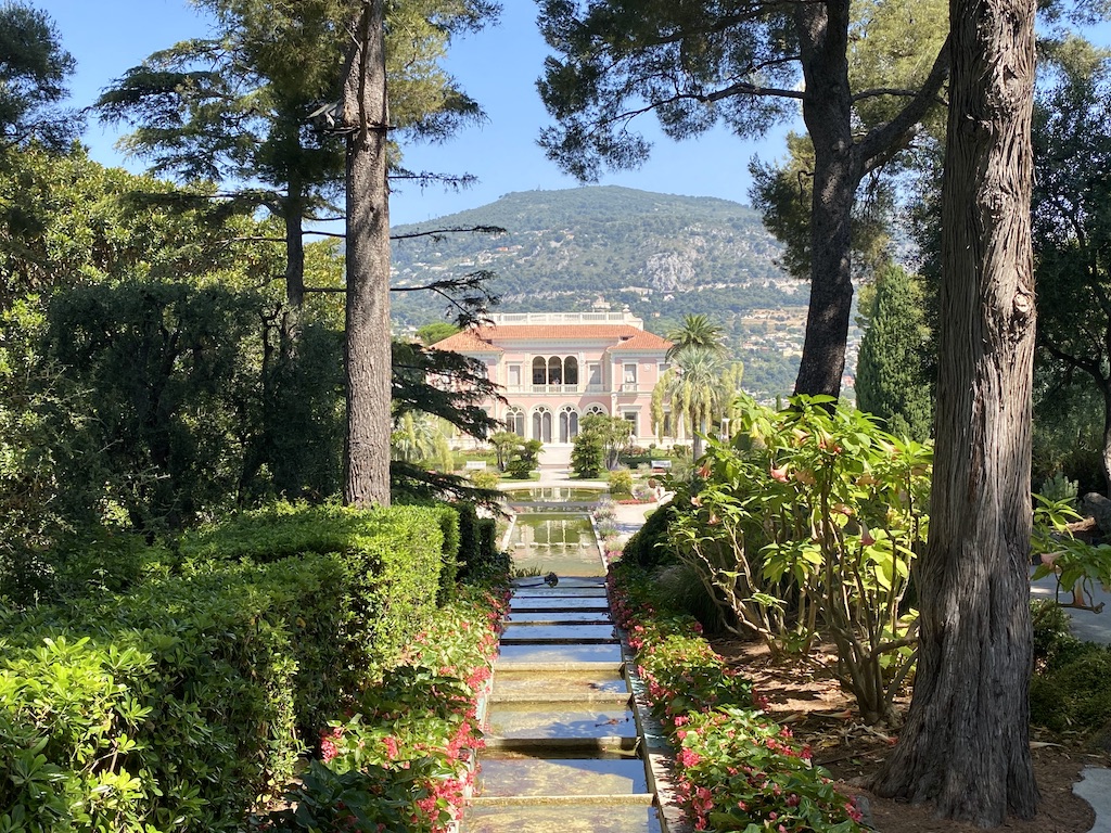 Villa-Ephrussi-de-Rothschild-pool | The Postcard