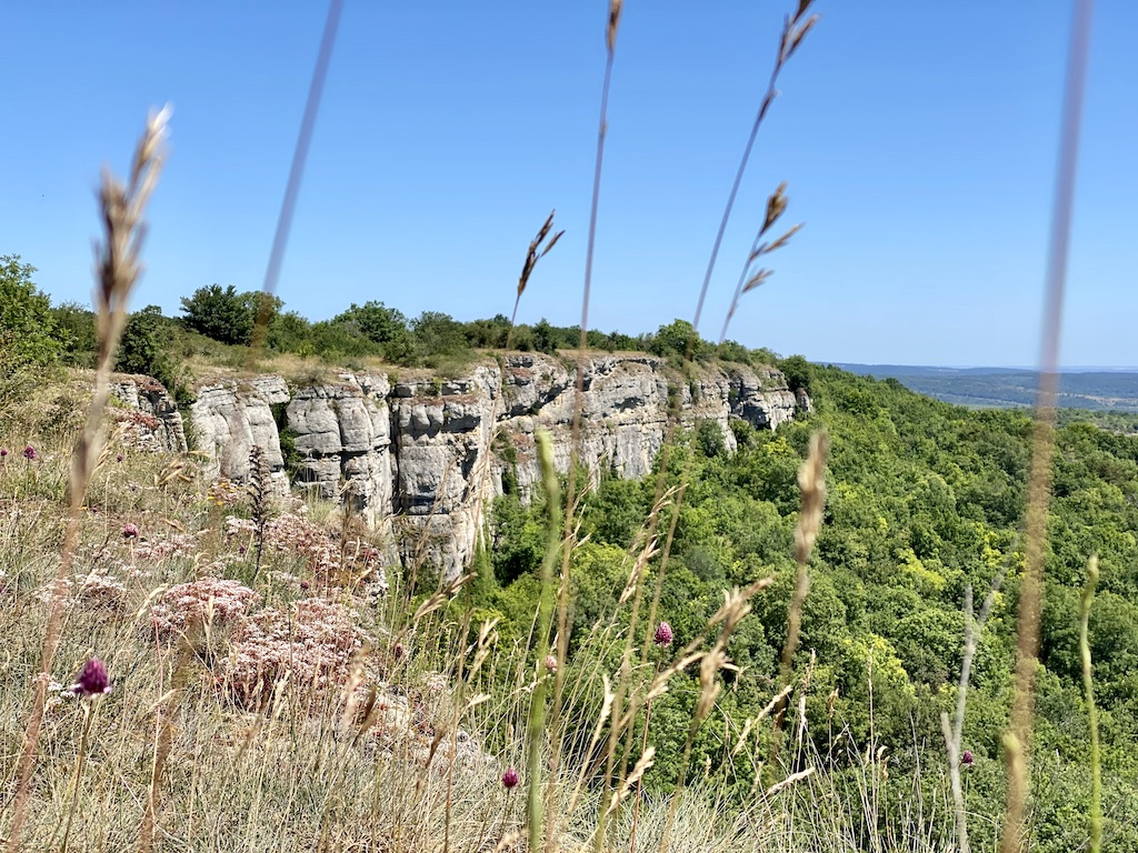 Burgundy-cliff-view | The Postcard